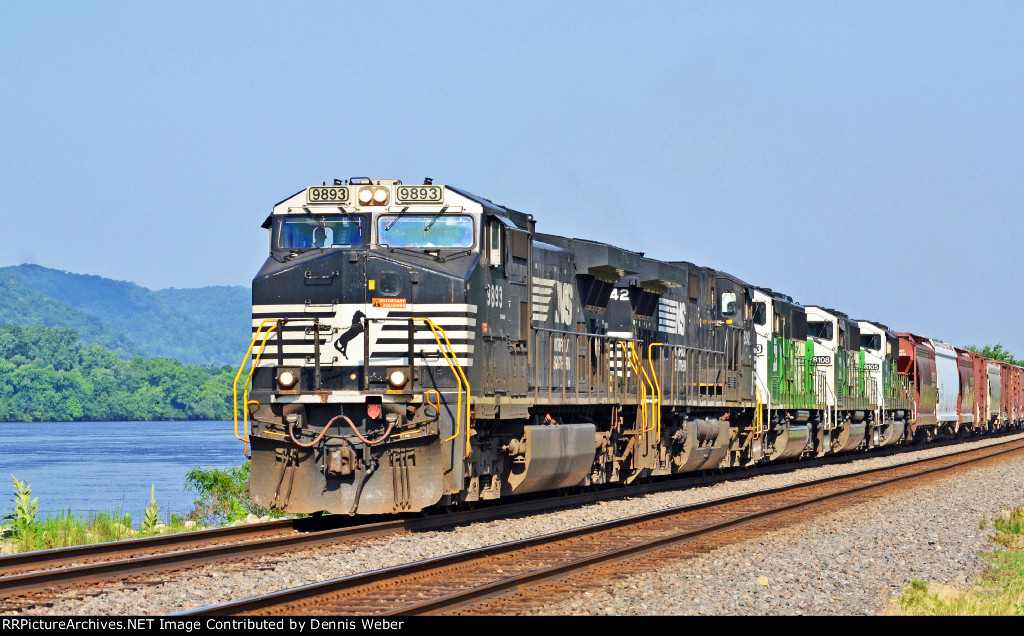 NS 9893, BNSF's St.Croix Sub.